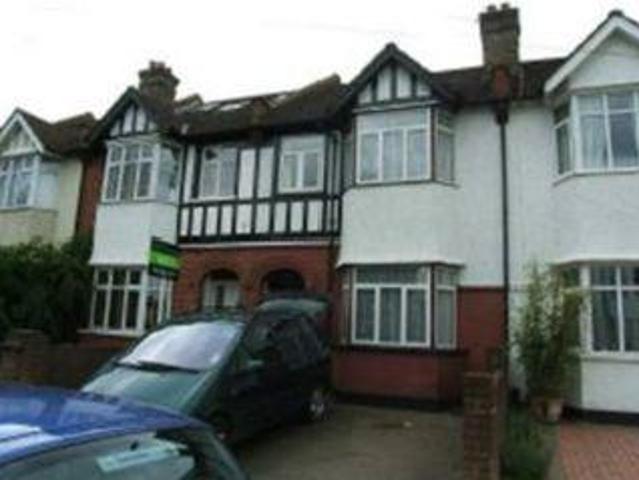 4 Bedrooms Terraced house for rent in Robinson Road, Colliers Wood, London SW17