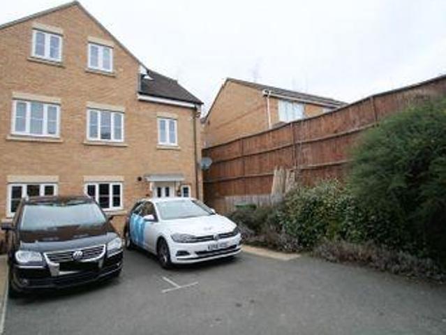 4 Bedrooms Terraced house for rent in Rosebery Avenue, High Wycombe HP13