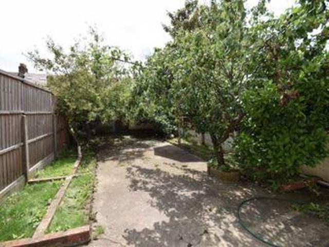 4 Bedrooms Terraced house for rent in Rosebery Avenue, London E12