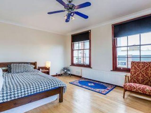 4 Bedrooms Terraced house for rent in Royal College Street, London NW1