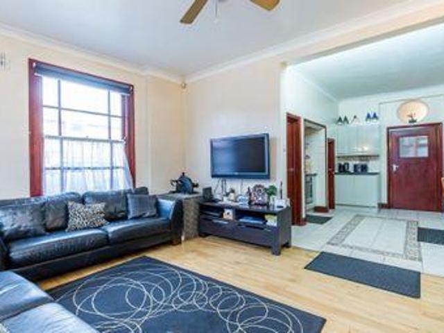 4 Bedrooms Terraced house for rent in Royal College Street, London NW1