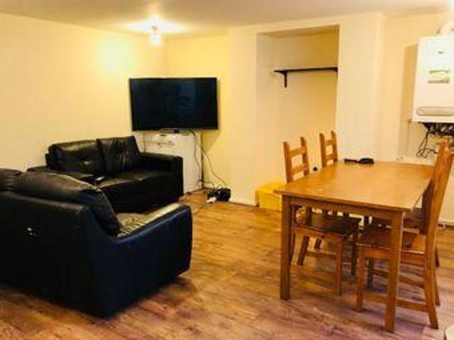 4 Bedrooms Terraced house for rent in Royal Park Avenue, Leeds LS6