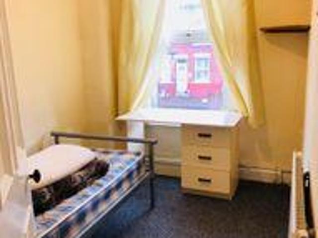 4 Bedrooms Terraced house for rent in Royal Park Avenue, Leeds LS6