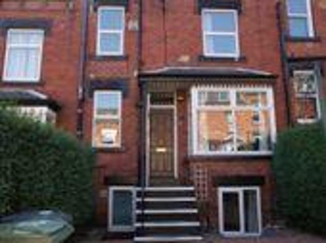 4 Bedrooms Terraced house for rent in St Anns Mount, Burley, Leeds LS4