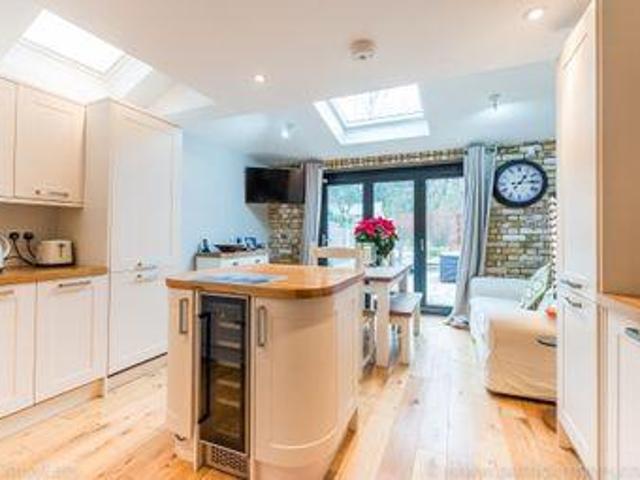 4 Bedrooms Terraced house for rent in St. Francis Road, London SE22