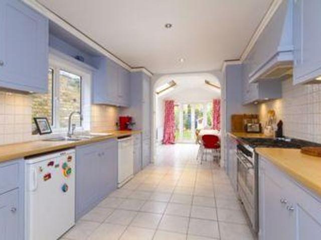 4 Bedrooms Terraced house for rent in Swaffield Road, Earlsfield SW18