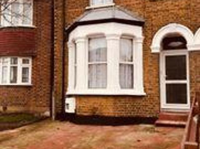 4 Bedrooms Terraced house for rent in Sydney Road, London N10