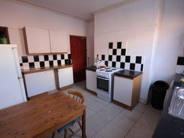 4 Bedrooms Terraced house for rent in Sandhurst Road, Leeds, West Yorkshire LS8