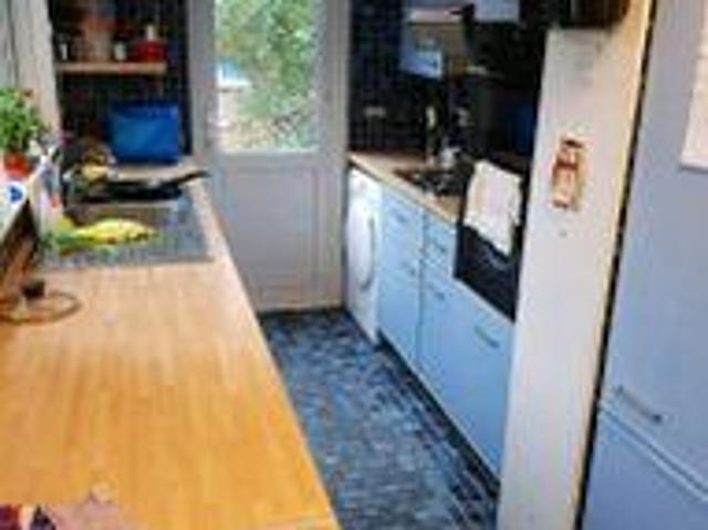 4 Bedrooms Terraced house for rent in sham Avenue, Ilford, Essex IG2