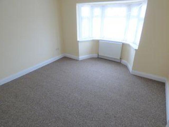 4 Bedrooms Terraced house for rent in Southern Way, Romford RM7