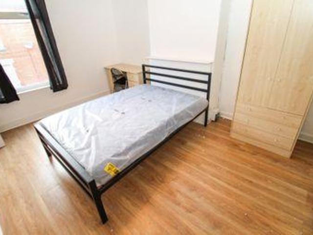 4 Bedrooms Terraced house for rent in Spring Grove View, Hyde Park, Leeds LS6
