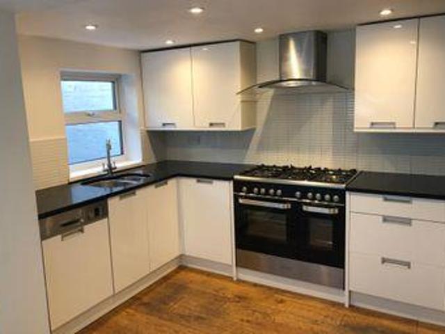 4 Bedrooms Terraced house for rent in Tunis Road, Shepherds Bush, London W12