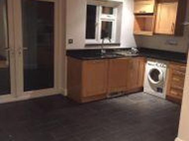 4 Bedrooms Terraced house for rent in Third Avenue, London RM10