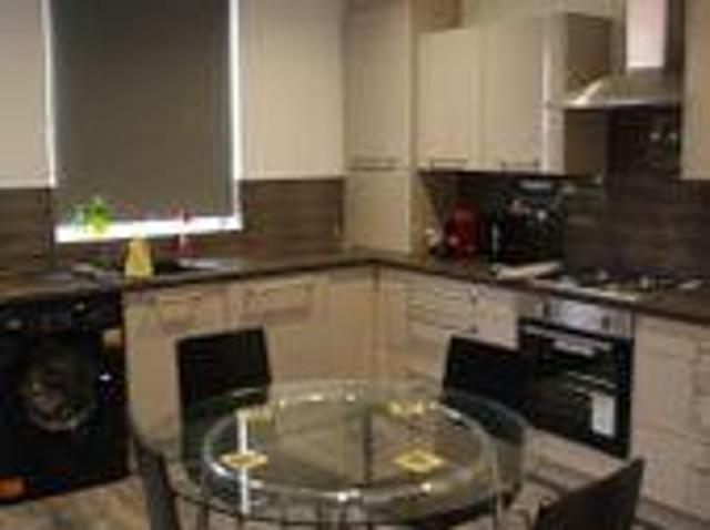 4 Bedrooms Terraced house for rent in Thornville Crescent, Leeds LS6