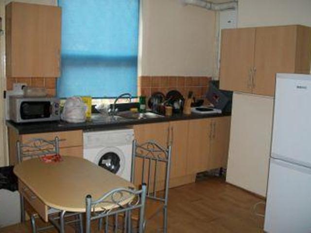 4 Bedrooms Terraced house for rent in Thornville Street, Hyde Park, Leeds LS6