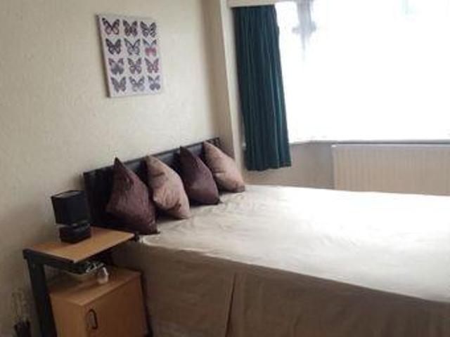 4 Bedrooms Terraced house for rent in Tilney Road, Dagenham RM9