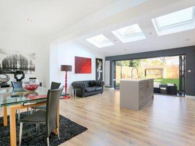 4 Bedrooms Terraced house for rent in Tilehurst Road, London SW18