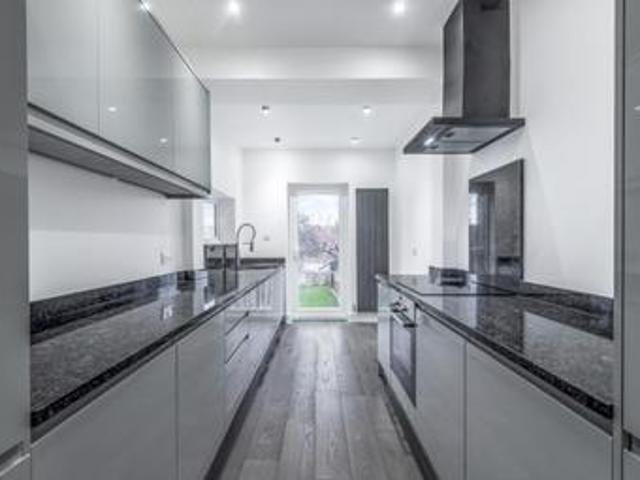 4 Bedrooms Terraced house for rent in Victoria Road, New Barnet EN4