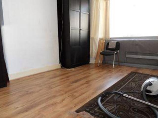 4 Bedrooms Terraced house for rent in Village Way, Neasden NW10