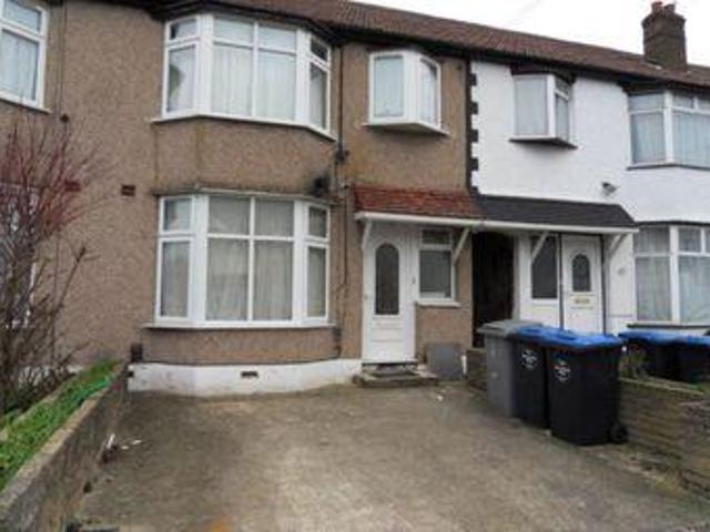 4 Bedrooms Terraced house for rent in Village Way, Neasden NW10