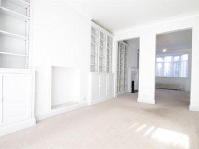 4 Bedrooms Terraced house for rent in Vines Avenue, London N3