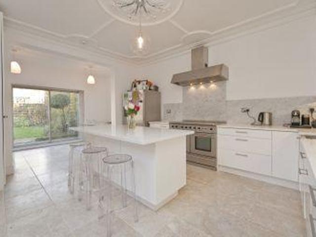 4 Bedrooms Terraced house for rent in Willes Road, Kentish Town NW5