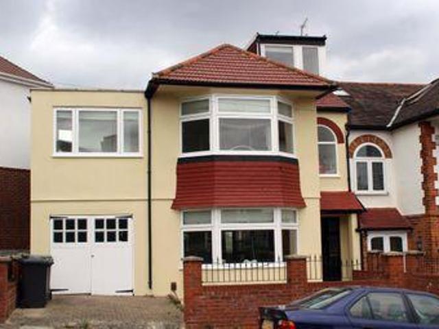 4 Bedrooms Terraced house for rent in Woodfield Way, London N11