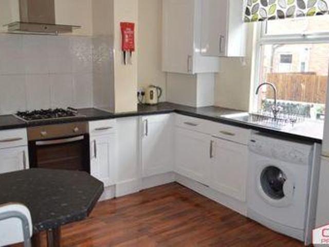 4 Bedrooms Terraced house for rent in 27 Burchett Grove, Woodhouse LS6