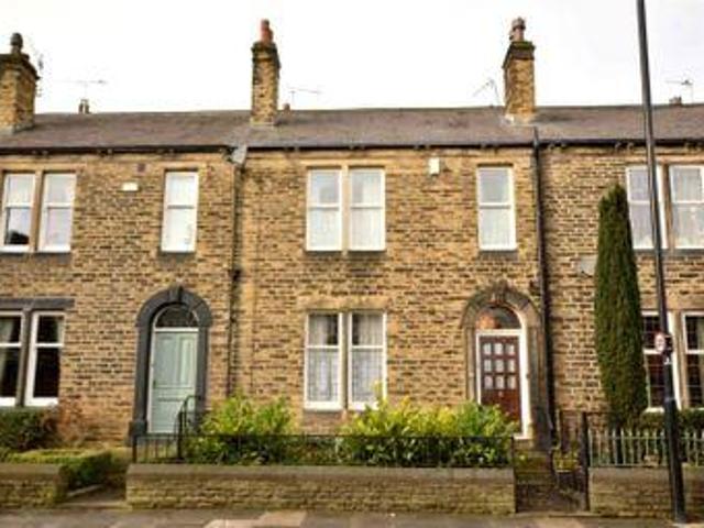 4 Bedrooms Terraced house for sale in Old Road, Farsley, Pudsey, West Yorkshire LS28