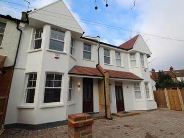 4 Bedrooms Terraced house for sale in Bagshot Road, Enfield EN1