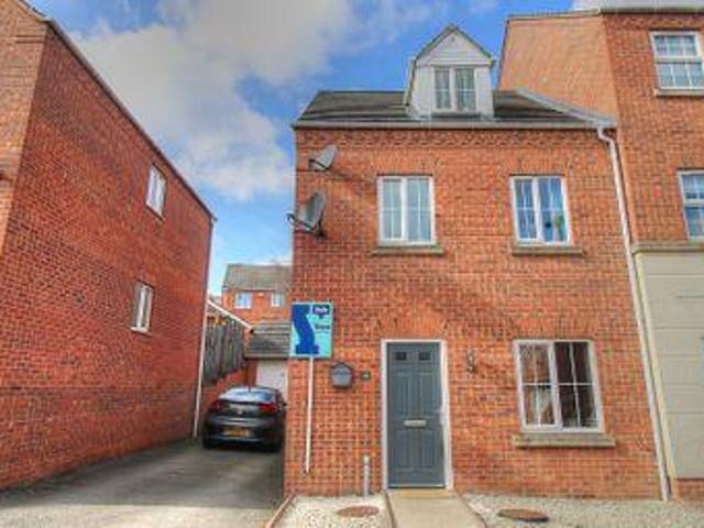 4 Bedrooms Terraced house for sale in Blackburn Way, Nottingham NG5