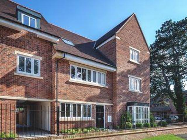 4 Bedrooms Terraced house for sale in Broadwater Gardens, London BR6