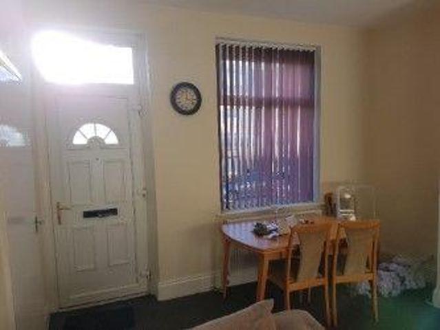 4 Bedrooms Terraced house for sale in Fearnsides Terrace, Bradford, West Yorkshire BD8