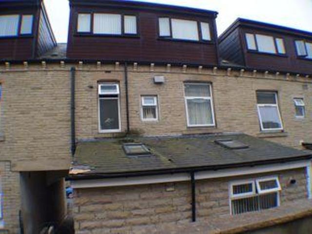 4 Bedrooms Terraced house for sale in Fearnsides Terrace, Bradford BD8