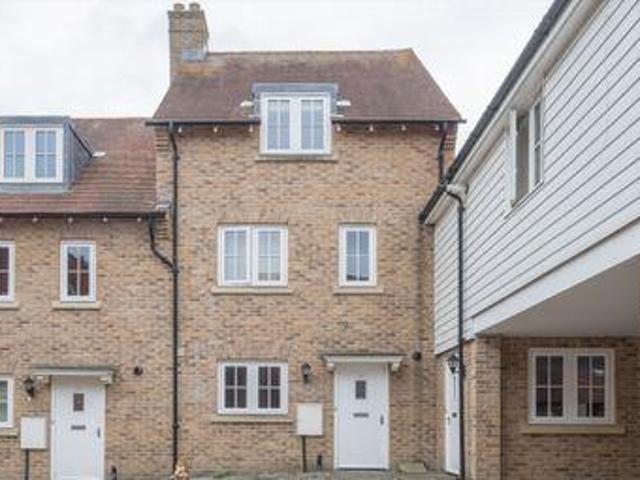 4 Bedrooms Terraced house for sale in Flagstaff Court, Canterbury CT1