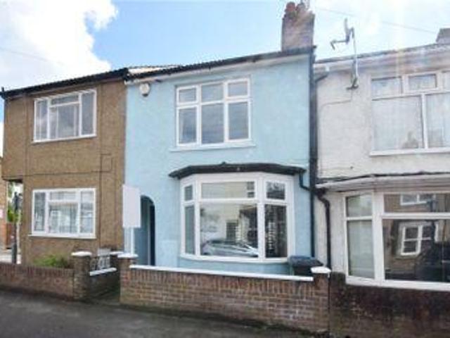 4 Bedrooms Terraced house for sale in Harwoods Road, Watford, Hertfordshire WD18