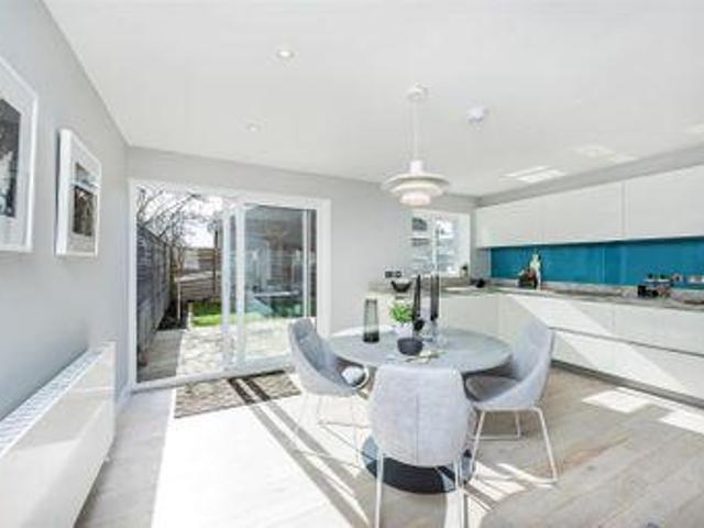 4 Bedrooms Terraced house for sale in Hillview, London SW20