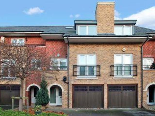 4 Bedrooms Terraced house for sale in Iliffe Close, Reading, Berkshire RG1