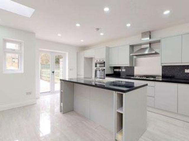 4 Bedrooms Terraced house for sale in Inverine Road, London SE7
