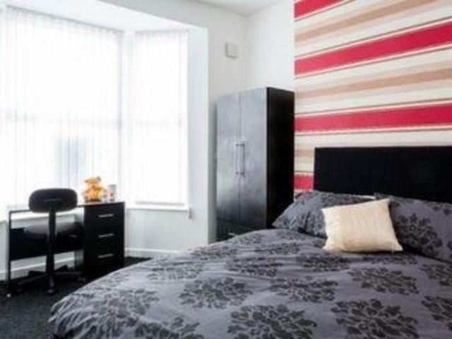 4 Bedrooms Terraced house for sale in Kara Street, Salford M6