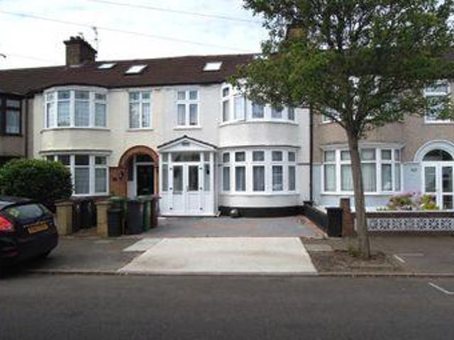 4 Bedrooms Terraced house for sale in Lyndhurst Gardens, Barking IG11