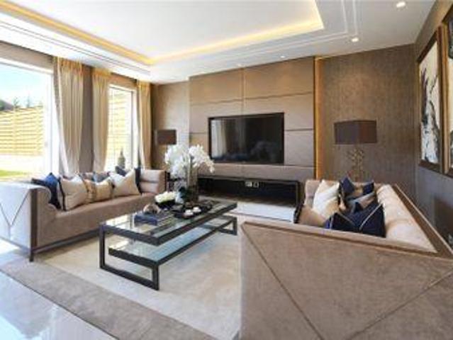 4 Bedrooms Terraced house for sale in Lipton Close, Chase Side, London N14