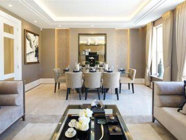 4 Bedrooms Terraced house for sale in Lipton Close, Chase Side, London N14