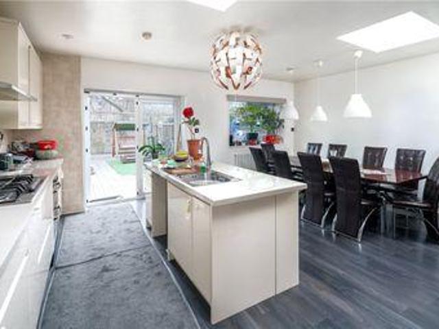 4 Bedrooms Terraced house for sale in St. Awdrys Road, Barking IG11