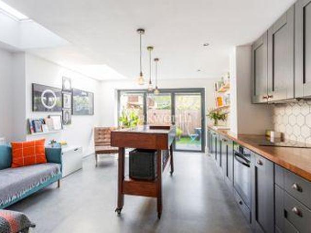 4 Bedrooms Terraced house for sale in Station Crescent, Harrin N15