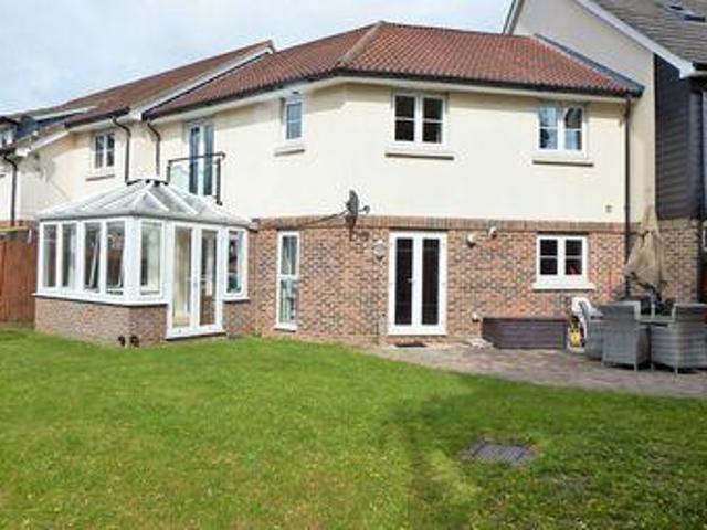 4 Bedrooms Terraced house for sale in Scholars Walk, Farnborough, Hampshire GU14