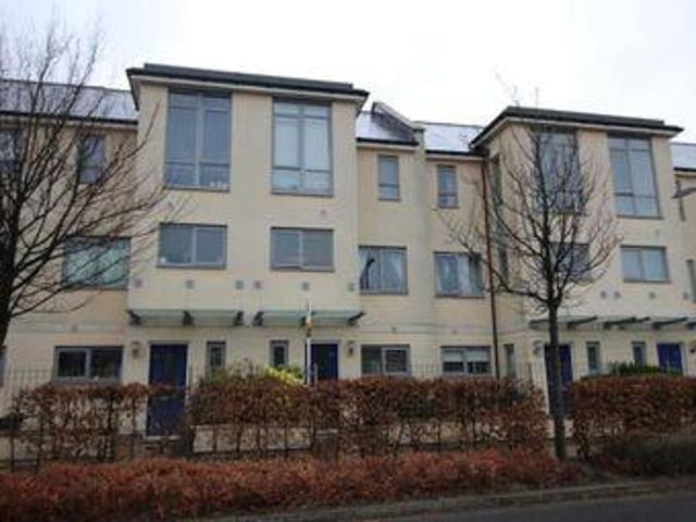 4 Bedrooms Terraced house for sale in Springhead Parkway, Northfleet, Gravesend DA11