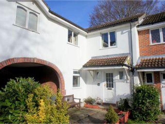 4 Bedrooms Terraced house for sale in Spruce Drive, Lightwater GU18