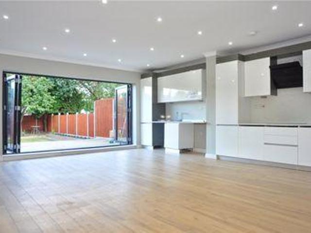 4 Bedrooms Terraced house for sale in Wentworth Gardens, London N13