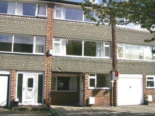 4 Bedrooms Town house for rent in 3 Fistral Ave, H/Grn SK8